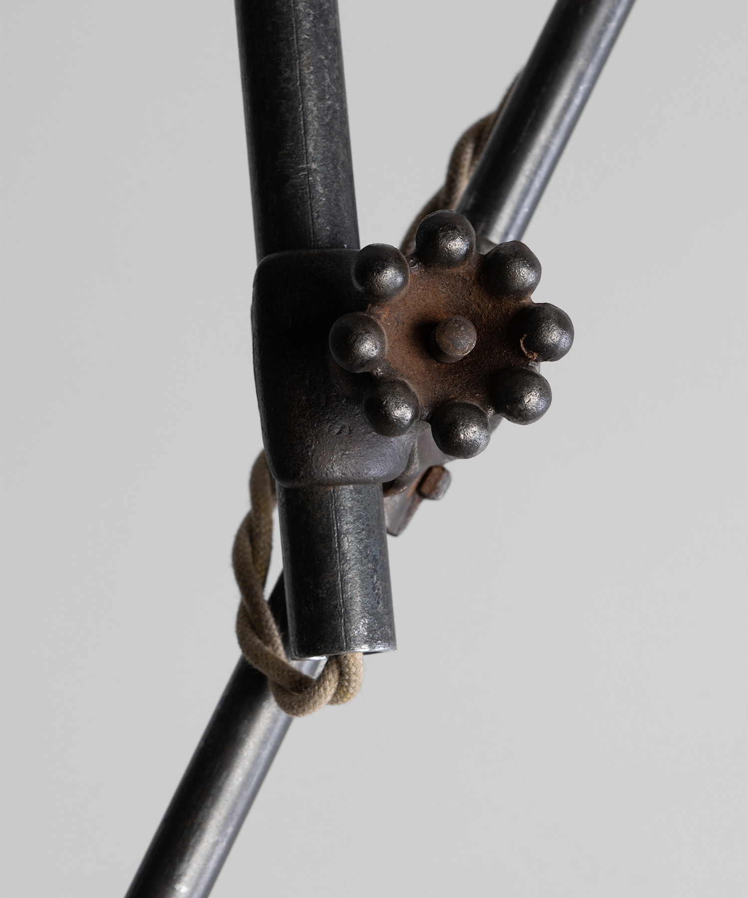 OC White Articulating Wall / Ceiling Light :: Obsolete