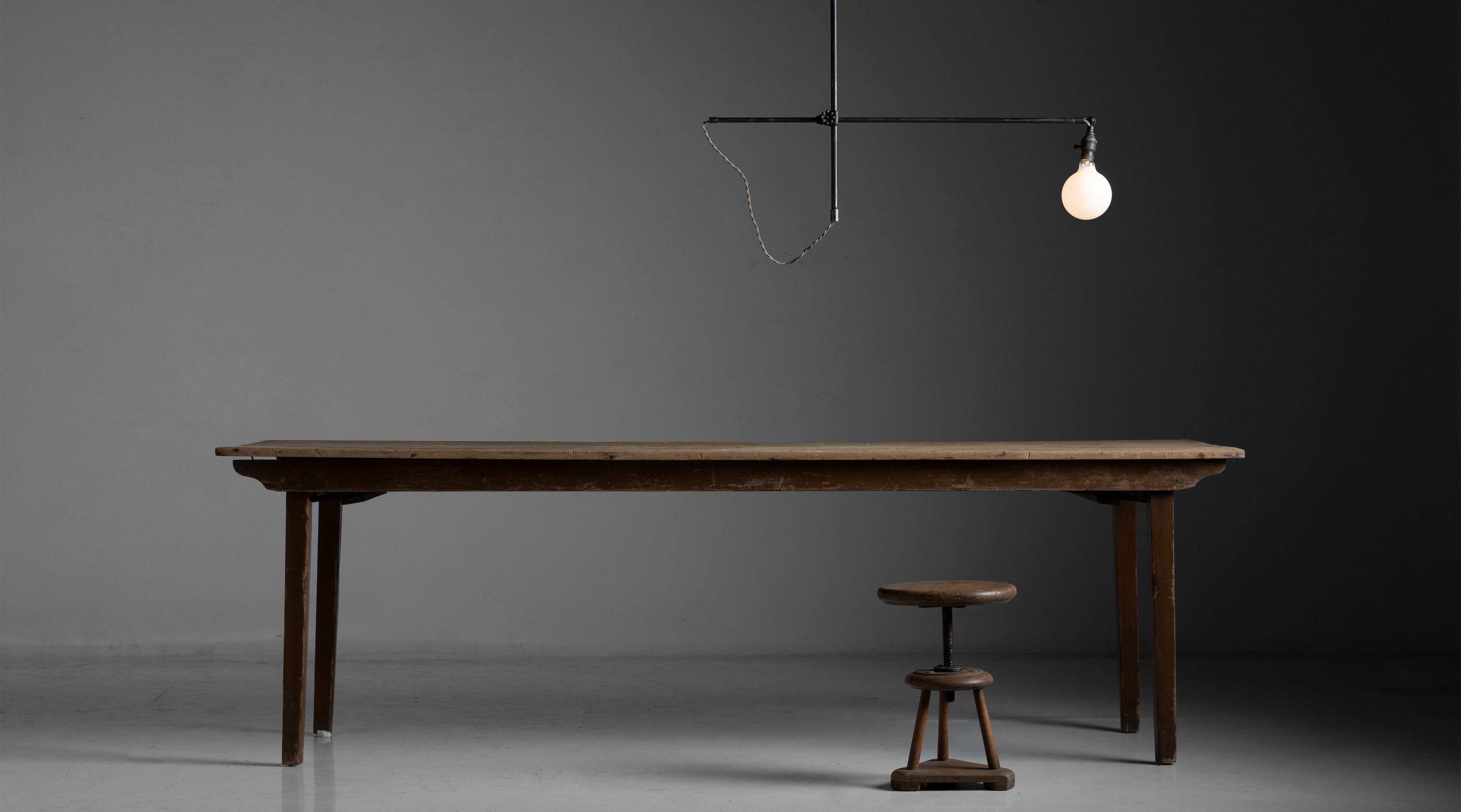 OC White Articulating Wall / Ceiling Light :: Obsolete