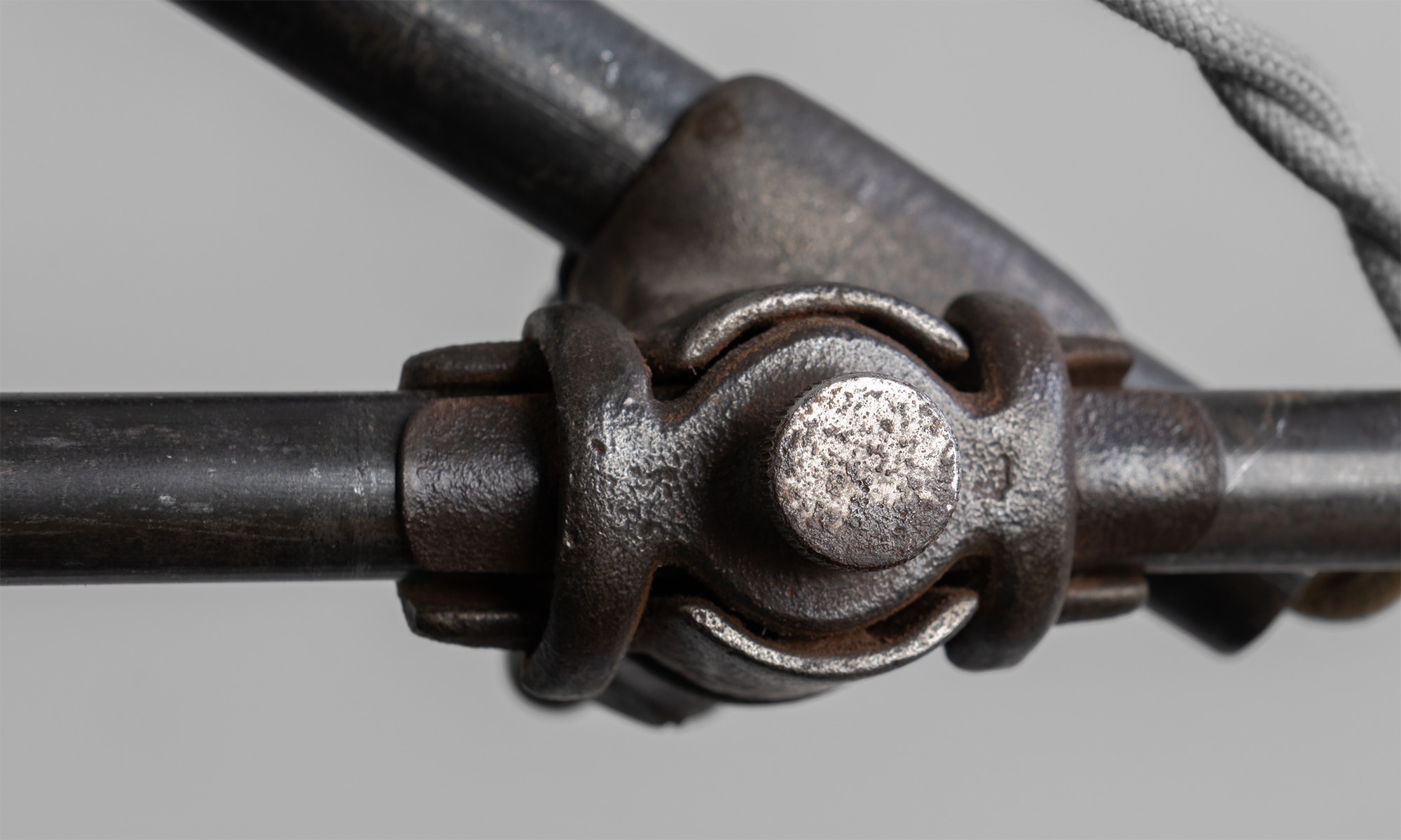 OC White Articulating Wall / Ceiling Light :: Obsolete