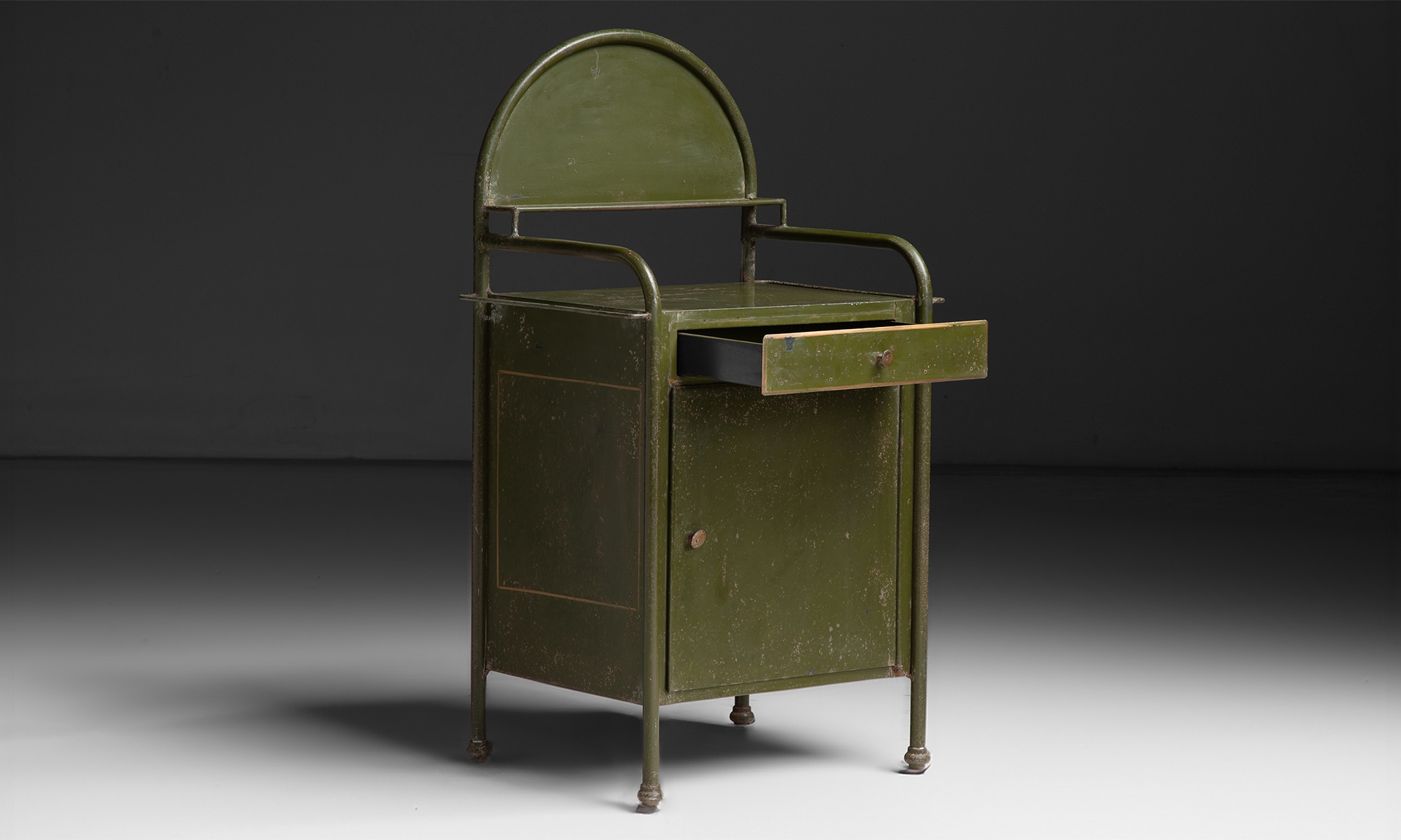 Metal Army Cupboard :: Obsolete