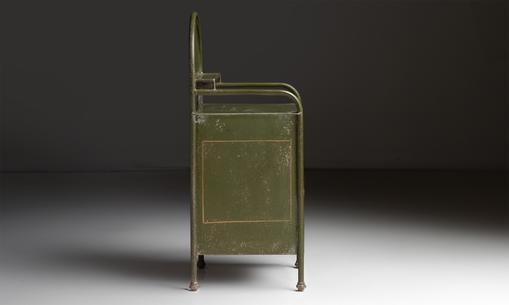 Metal Army Cupboard :: Obsolete