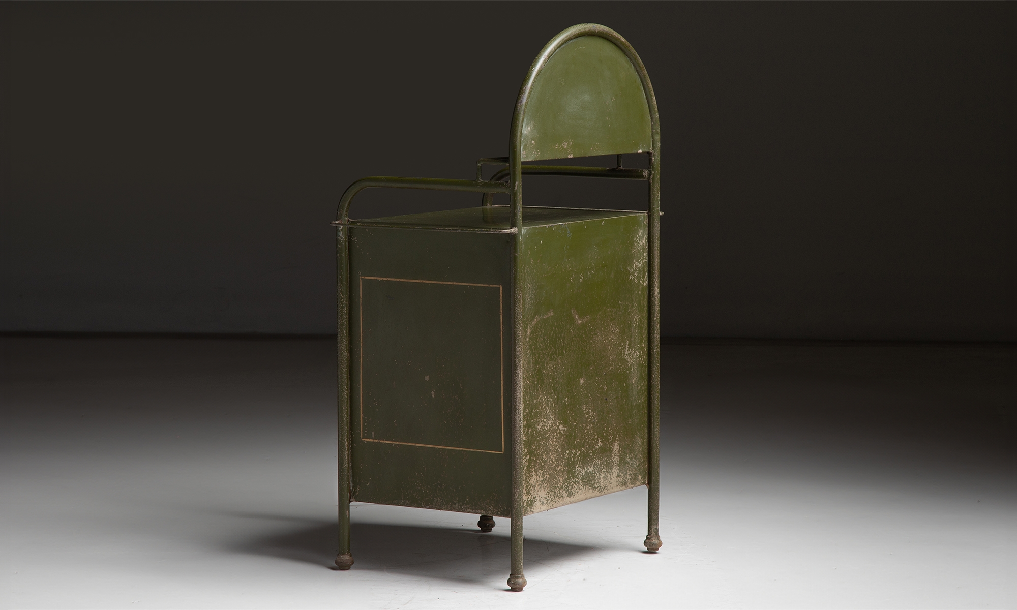 Metal Army Cupboard :: Obsolete