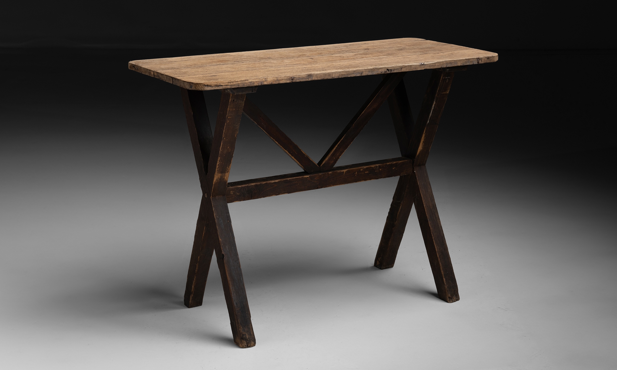 Tavern Table / Battery Jar :: Obsolete